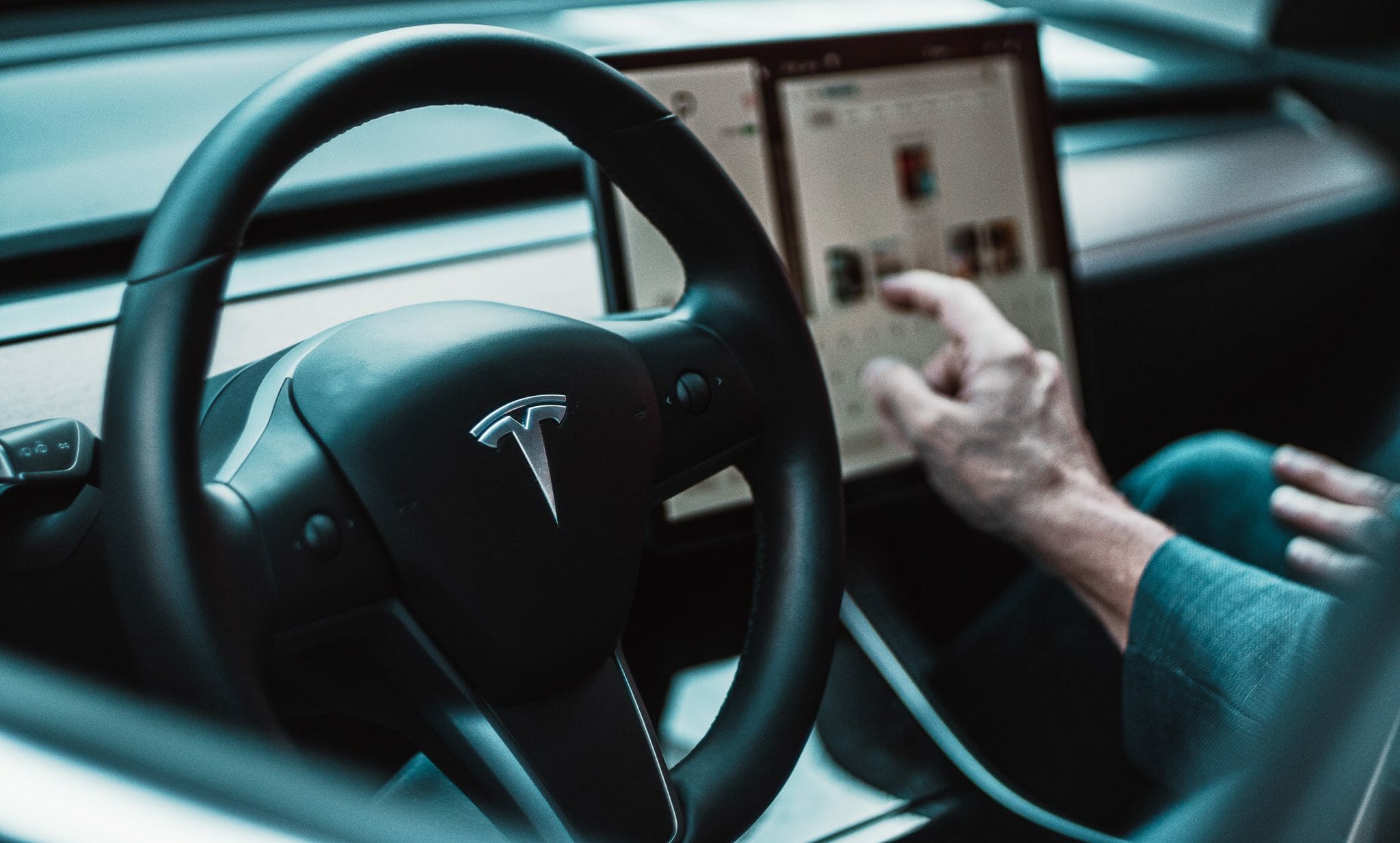 Tesla Screen Black While Driving? Causes, Symptoms And Fixes