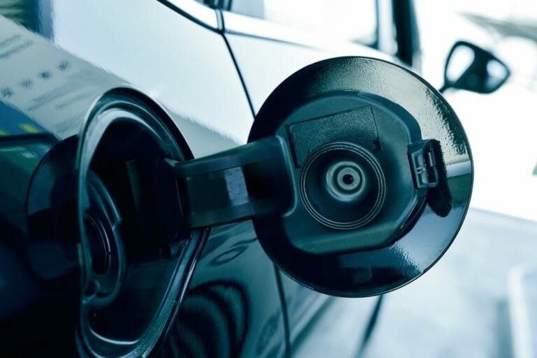 Water In Gas Tank Symptoms: Causes & Fixes