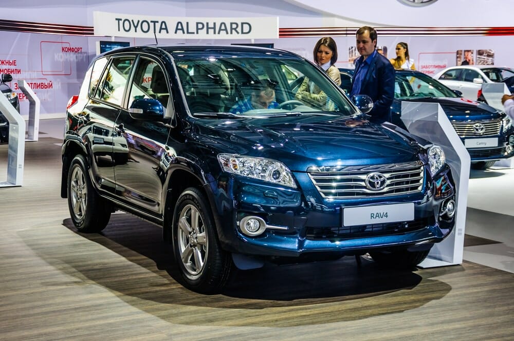 How To Use Cruise Control On The Toyota RAV4?