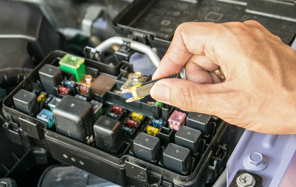 No Power From ECM To Fuel Pump Relay (Causes And Fixes)