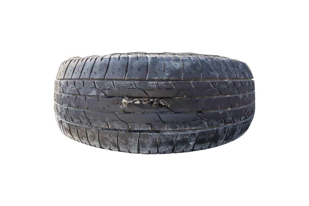 Broken Belt In Tire (Symptoms & Is It Safe To Drive On?)