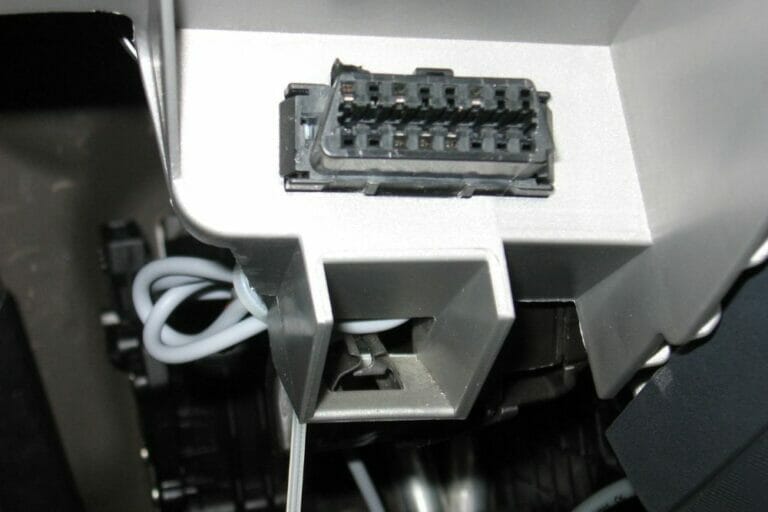 OBD Port Is Not Working (Causes And Fixes)