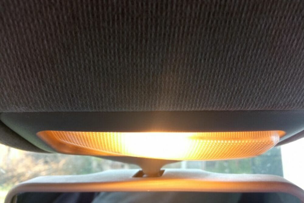 Inside Lights Won't Turn Off In A Car (Causes And Fixes)
