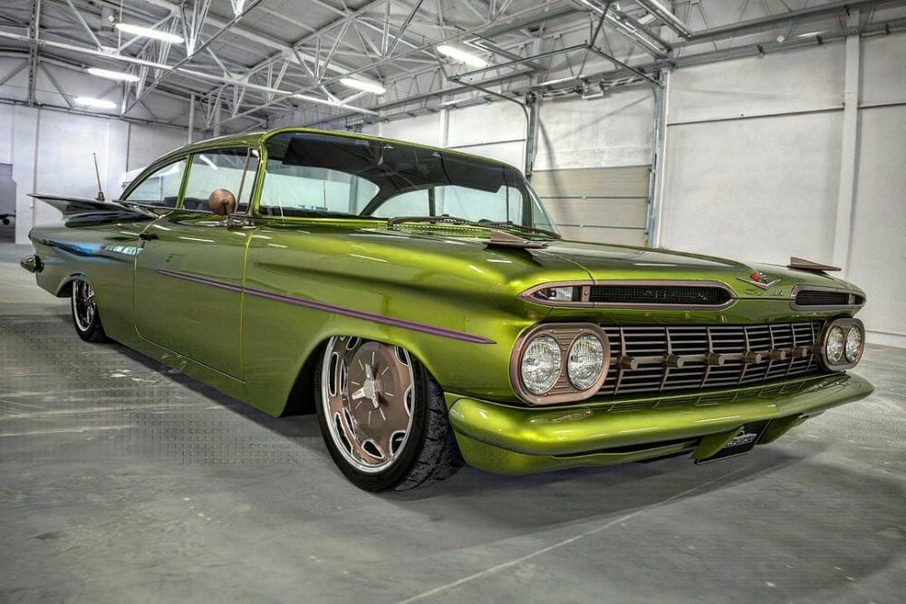 Bronze Wheels On A Black Car (Photo Examples)
